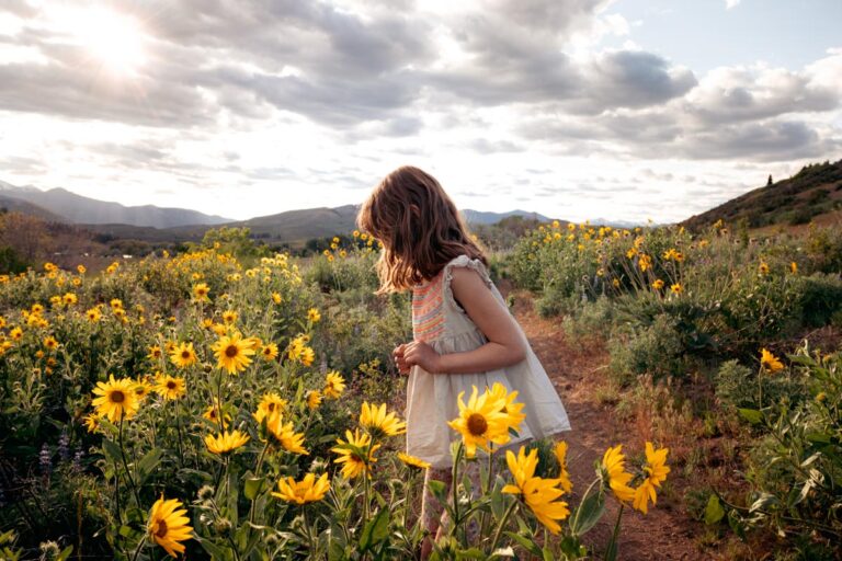 4 AWESOME METHOW VALLEY SPRING WILDFLOWER HIKES