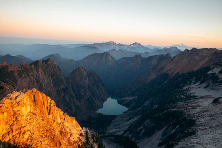 11 Epic Hikes on the Mountain Loop Highway (Washington Trail Guide ...